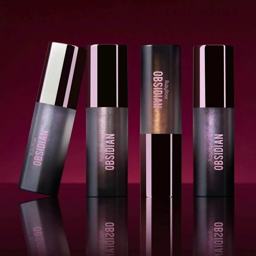 Glossy Lips Obsidian de Ruby Rose | Maquillaje Por Mayor