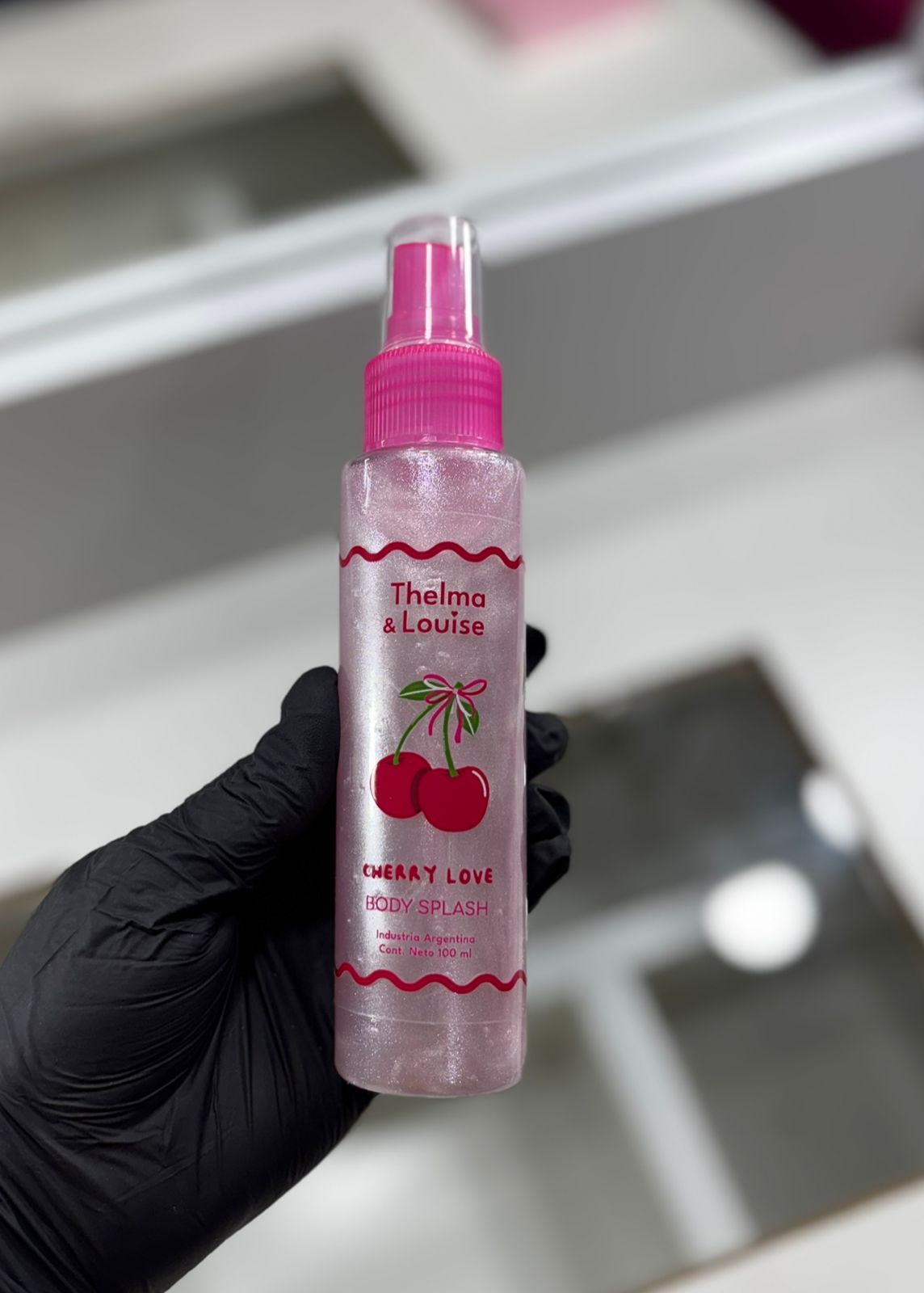 BODY SPLASH CHERRY LOVE CON GLITTER THELMA LOUISE | PONTECOQUETTA