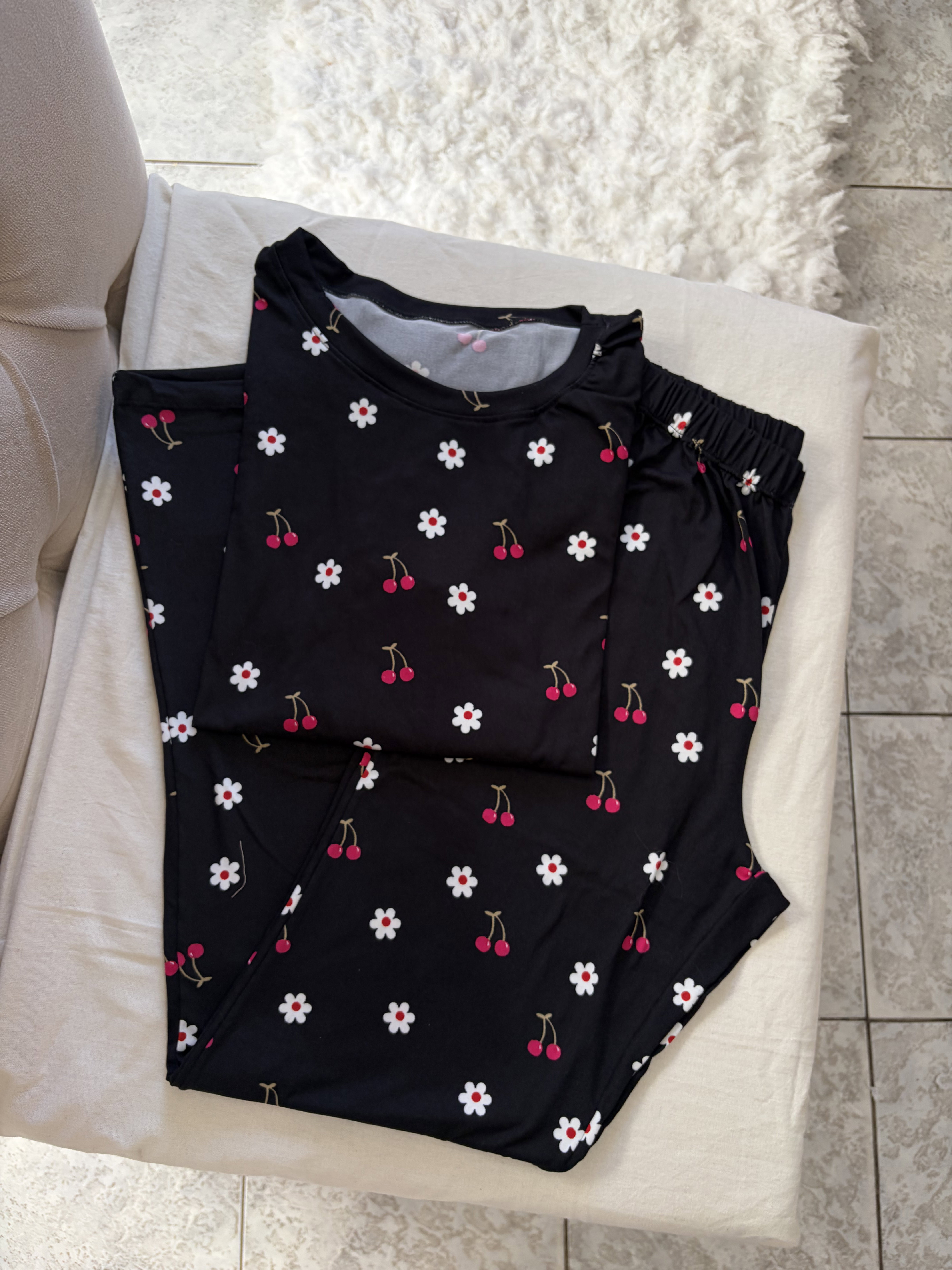 Pijama nube mangas largas modal soft NEGRO FLORES Y CEREZAS | LQMAYORISTA
